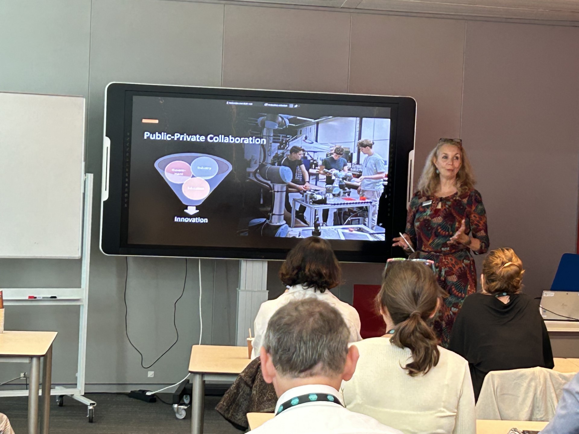 Bezoek vanuit het Forum on Vocational Excellence - Digital Operations ...